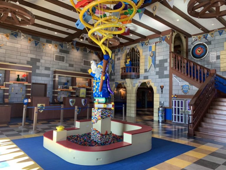 LEGOLAND California Castle Hotel & Magic Wizard theme room review | Let ...