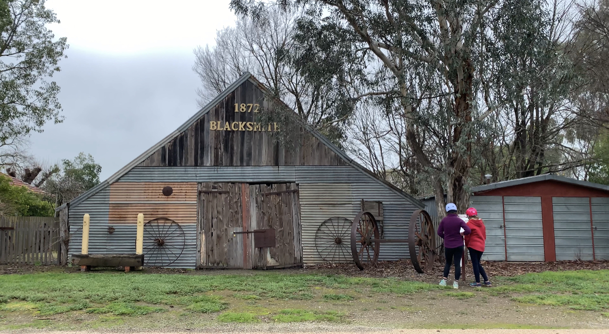 Free camping at the Jindera showground NSW - Sydney to Melbourne road ...