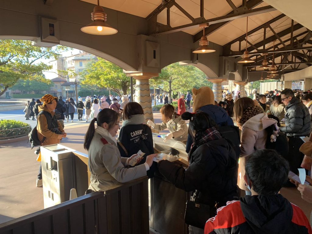 How to beat the entry queue at Tokyo Disneyland | Let's go Mum