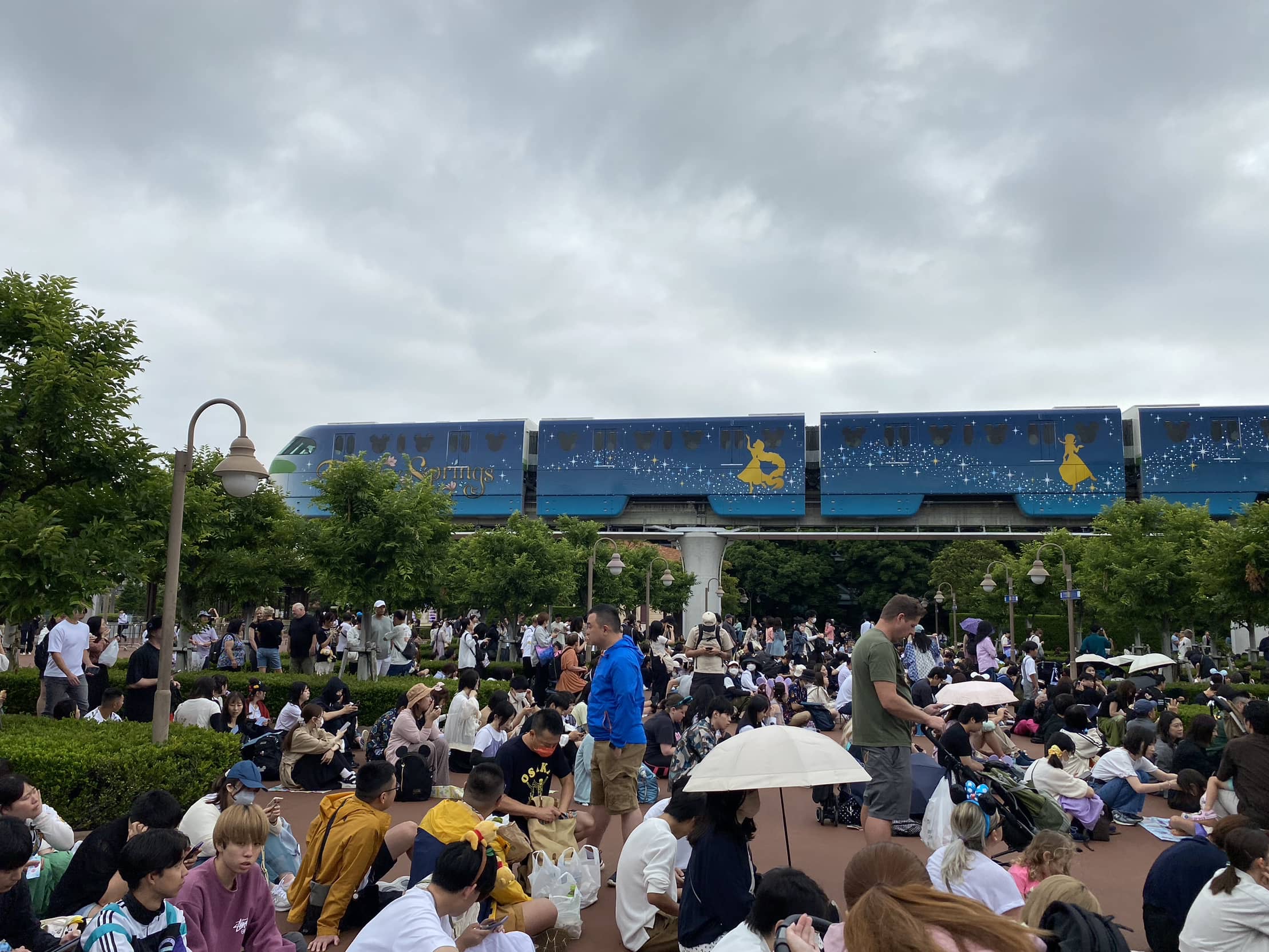 How to beat the entry queue at Tokyo Disneyland | Let's go Mum